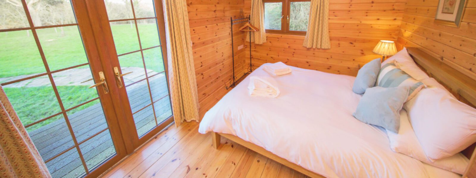 Dragonfly | Large Log Cabin & hot tub | Wall Eden Farm | Somerset